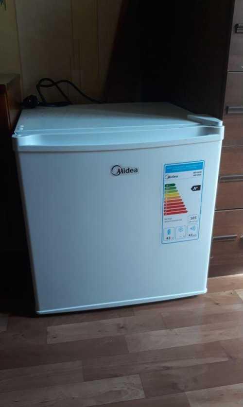 Мини холодильник Midea MR1050S