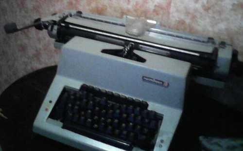 Пишущая машинка Листвица