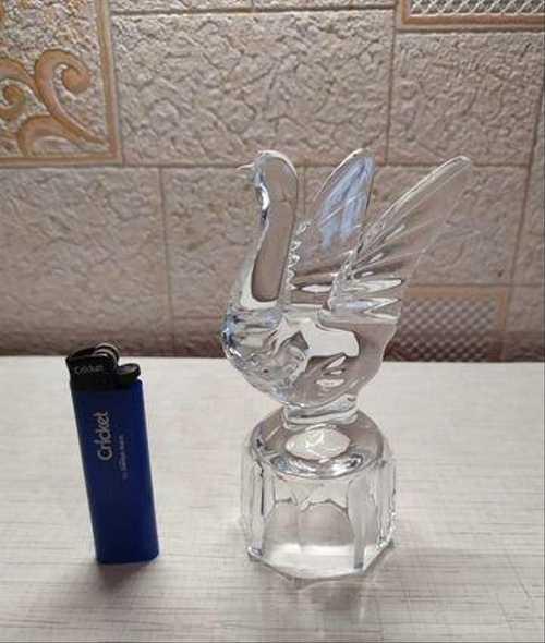 Рюмка лебедь