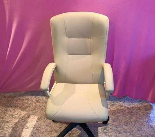 Продам новое кресло руководителя