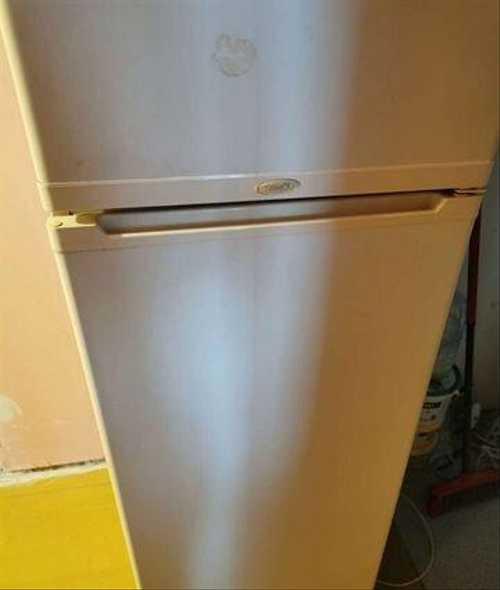 Холодильник Stinol 110 L