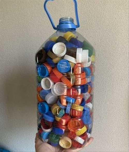 Крышки пластиковые от бутылкол