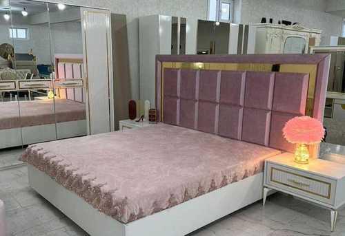 Спальный гарнитур с двуспальной кроватью