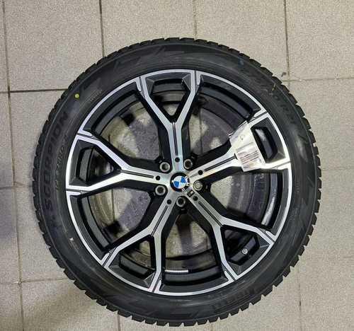 Pirelli Scorpion Ice Zero 2 275/40 R21 107H