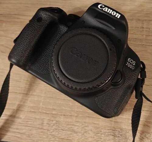 Фотоаппарат Canon 700d body 7 тысяч кадров