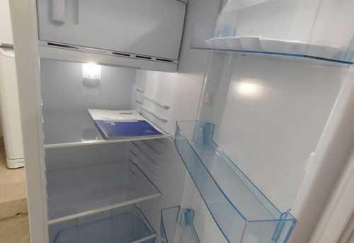 Холодильник бу маленький 122см