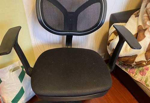 Компьютерное кресло с сеткой