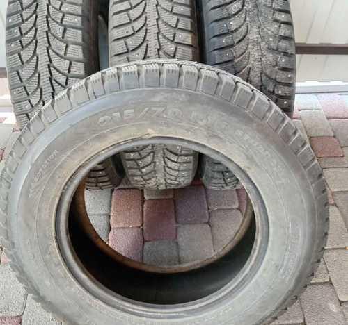 GT Radial Champiro IcePro SUV 215/70 R16