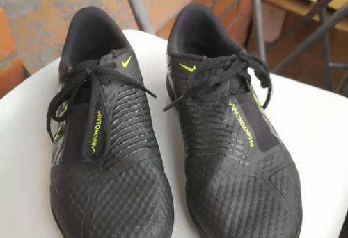 Футбольные бутсы Nike Phantom