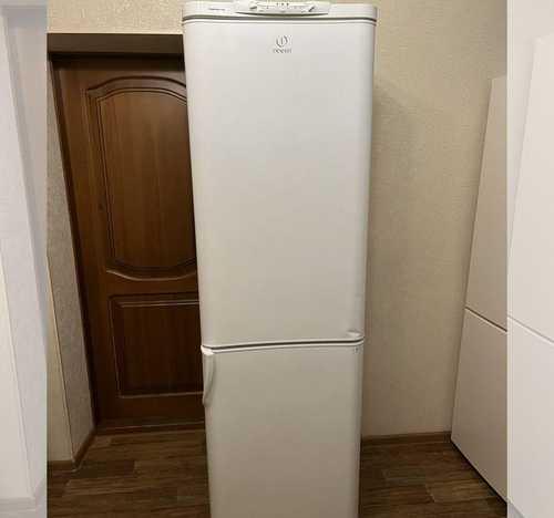 Холодильник Indesit C 240