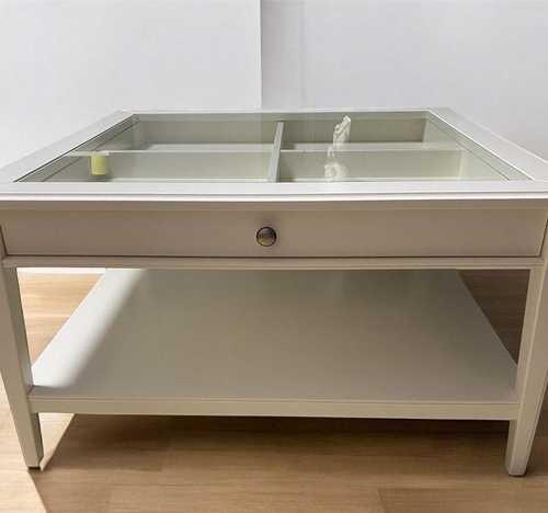 Журнальный столик IKEA со стеклом лиаторп