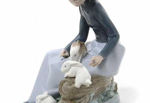 Фарфоровая фигура Девочка с кроликами. NAO by Llad