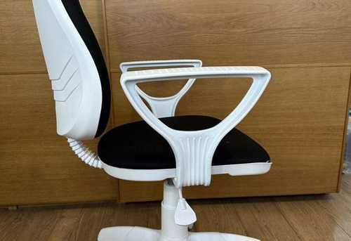 Компьютерное кресло белое