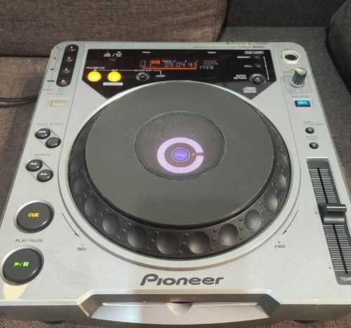 Dj проигрыватель Pioneer CDJ 800