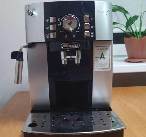 Кофемашина delonghi magnifica s