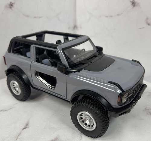 Модель машины Ford Bronco 1:24 Серая