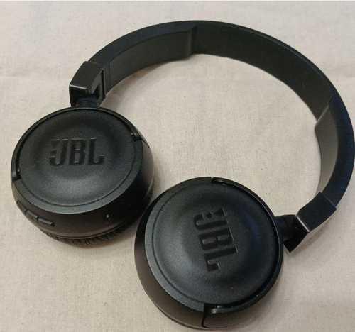 Беспроводные наушники JBL