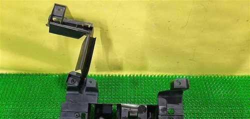 Дефлектор радиатора правый Renault Logan 2014 - Н