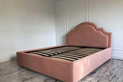 Кровать Плейн с фигурным изголовьем