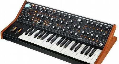 Синтезатор Moog Subsequent 37