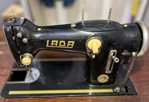 Ножная швейная машинка LADA233
