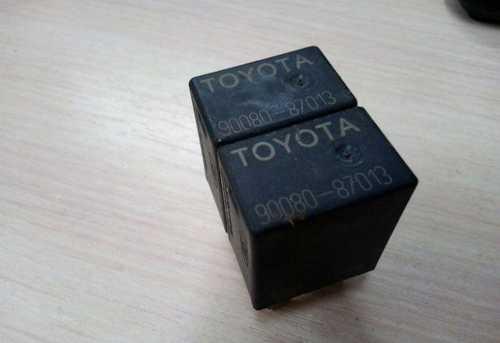 Реле Toyota Avensis 2 2003-2008