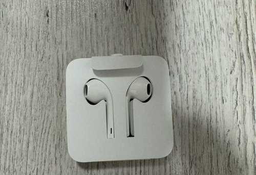 Наушники Apple EarPods с разъёмом Lightning, белый