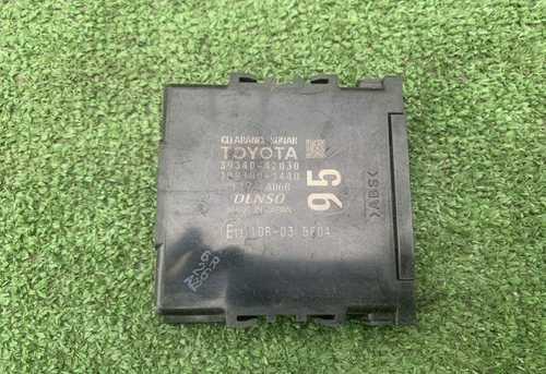 Блок управления парктрониками Toyota RAV4