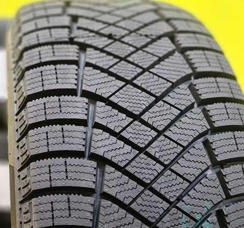 Pirelli Ice Zero FR 225/65 R17 116P