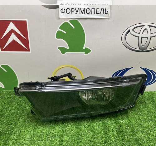 Туманка левая Skoda Octavia A7 черная 2013-2017