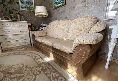 Удобный диван-кровать в классическом стиле