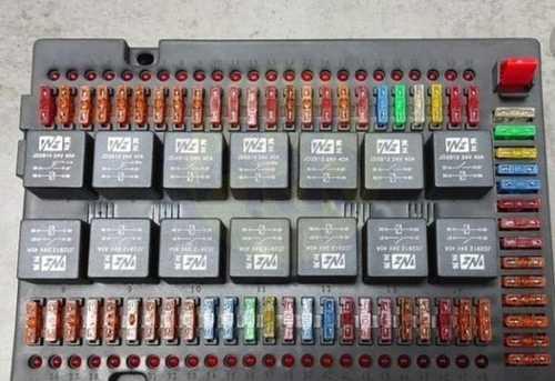 Блок предохранителей в сб -J6 FAW