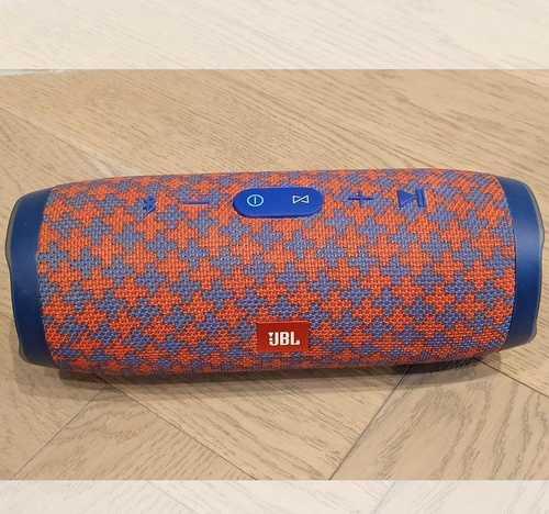 Беспроводная колонка jbl charge 3