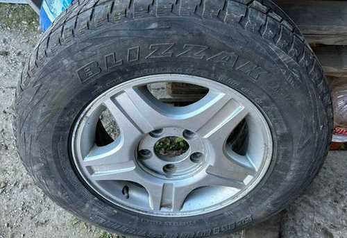 Bridgestone Blizzak Ice 225/75 R16