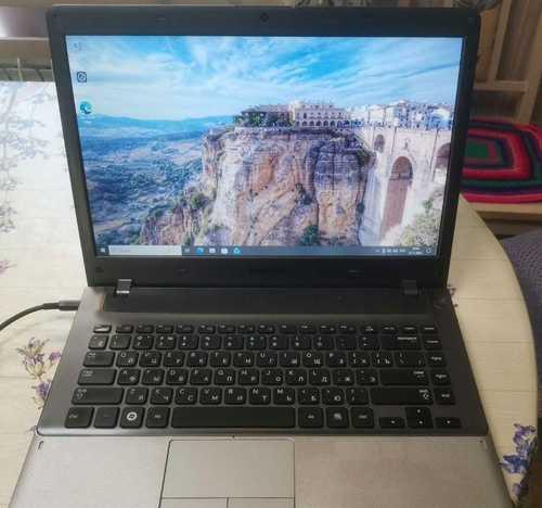 15.6" Samsung NP350E5C, Core i5, RAM 8ГБ, 750 ГБ, Radeon HD 7670M 2 ГБ