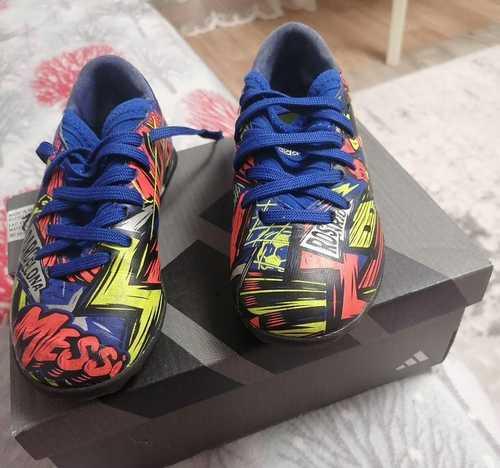 Бутсы сороконожки adidas 28