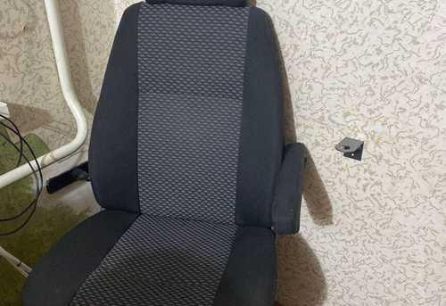 Компьютерное кресло из автомобильного