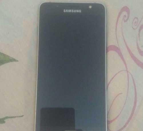 Телефон Samsung Galaxy J5 2016