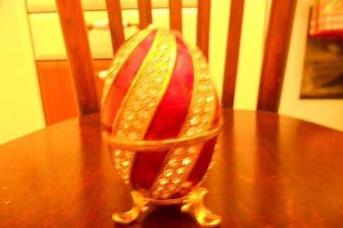 Яйцо-шкатулка сувенирное со стразами и собором