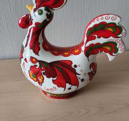 Большой фарфоровый петух, внутри чай