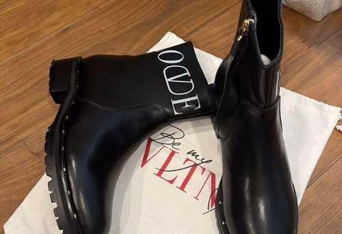 Valentino ботинки новые черные