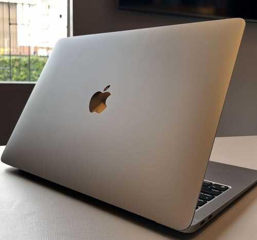 MacBook Air 13 (2020, M1), 256 ГБ, M1 (8-core), RAM 16 ГБ, GPU 7-core