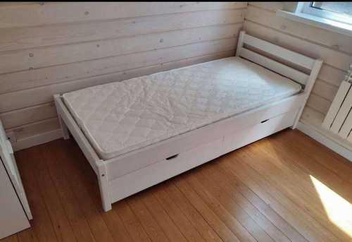 Кровать с бельевыми ящиками