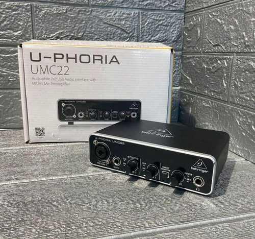 Внешняя звуковая карта behringer umc22