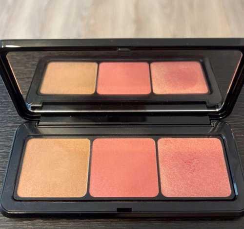 Kiko milano multi finish trio палетка для лица