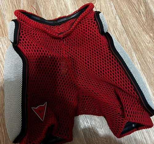Защитные шорты для сноуборда dainese