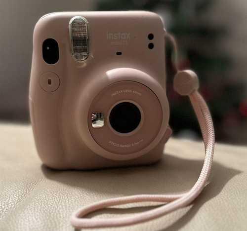 Фотоаппарат с моментальной печатью instax mini 11