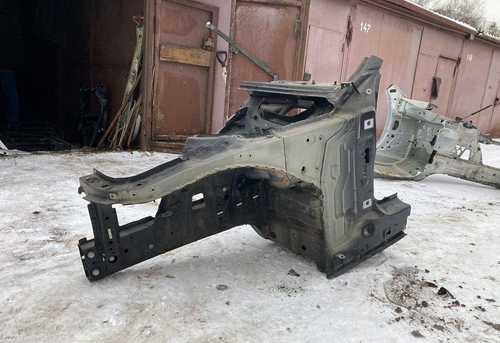 Передняя левая четверть BMW F20 F21