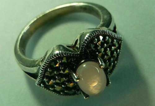 Серебро 925,кольцо 17 размер с Розовым Перламутром