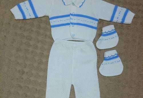 Вязанный костюм для новорожденного